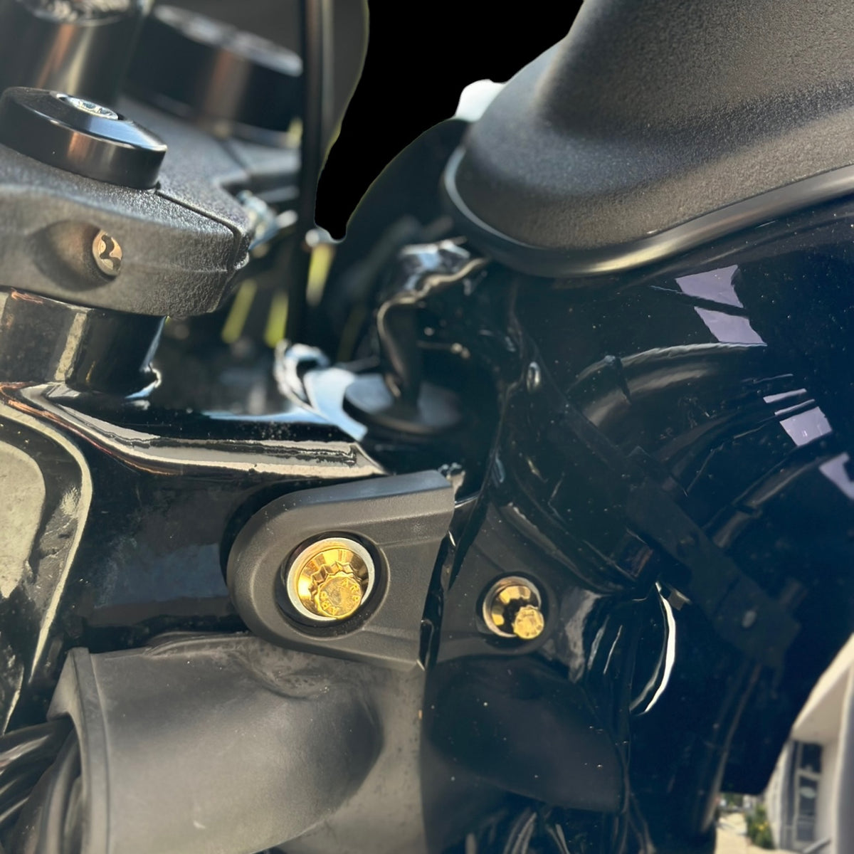 2018年以降 ソフテイル タンク ARP ボルト｜Bamco Motorsports｜NINE INDUSTRIES公式